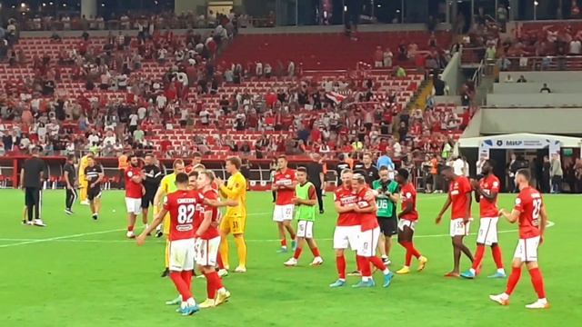 Спартак-Сочи. Команда благодарит болельщиков, болельщики команду.Трибуна Д ликует, трибуна В пустует