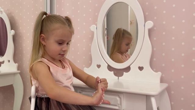 Обзор наших подписчиков на браслет-пружинку "Цветочки хрустальные", ТМ "Выбражулька" .mp4