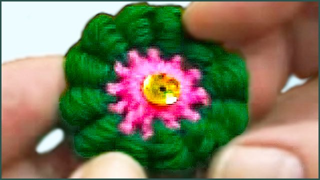 Вязаное крючком украшение. Декор крючком. Вязание мотива.