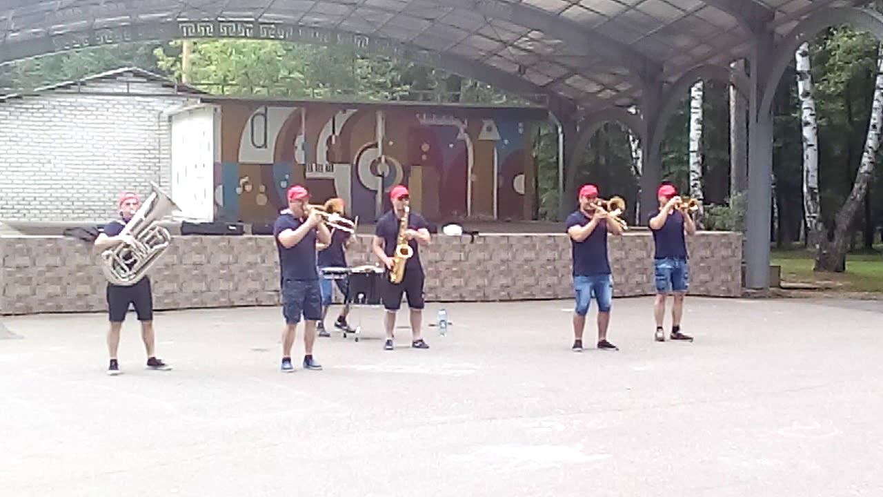 Весёлый джаз-бэнд в парке Степанова. valenbrassband 15 июля 2018 года.