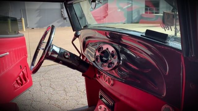 До идеала восстановлен и затюненый старичок - Chevrolet Coupe 1934