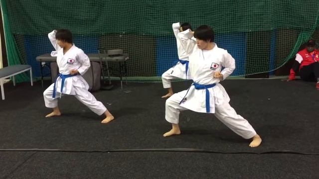 Женская сборная Японии по ката. Разминка.mp4