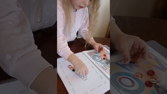 БУКОВКА ИЗ ПУГОВОК. Вариант упражнения