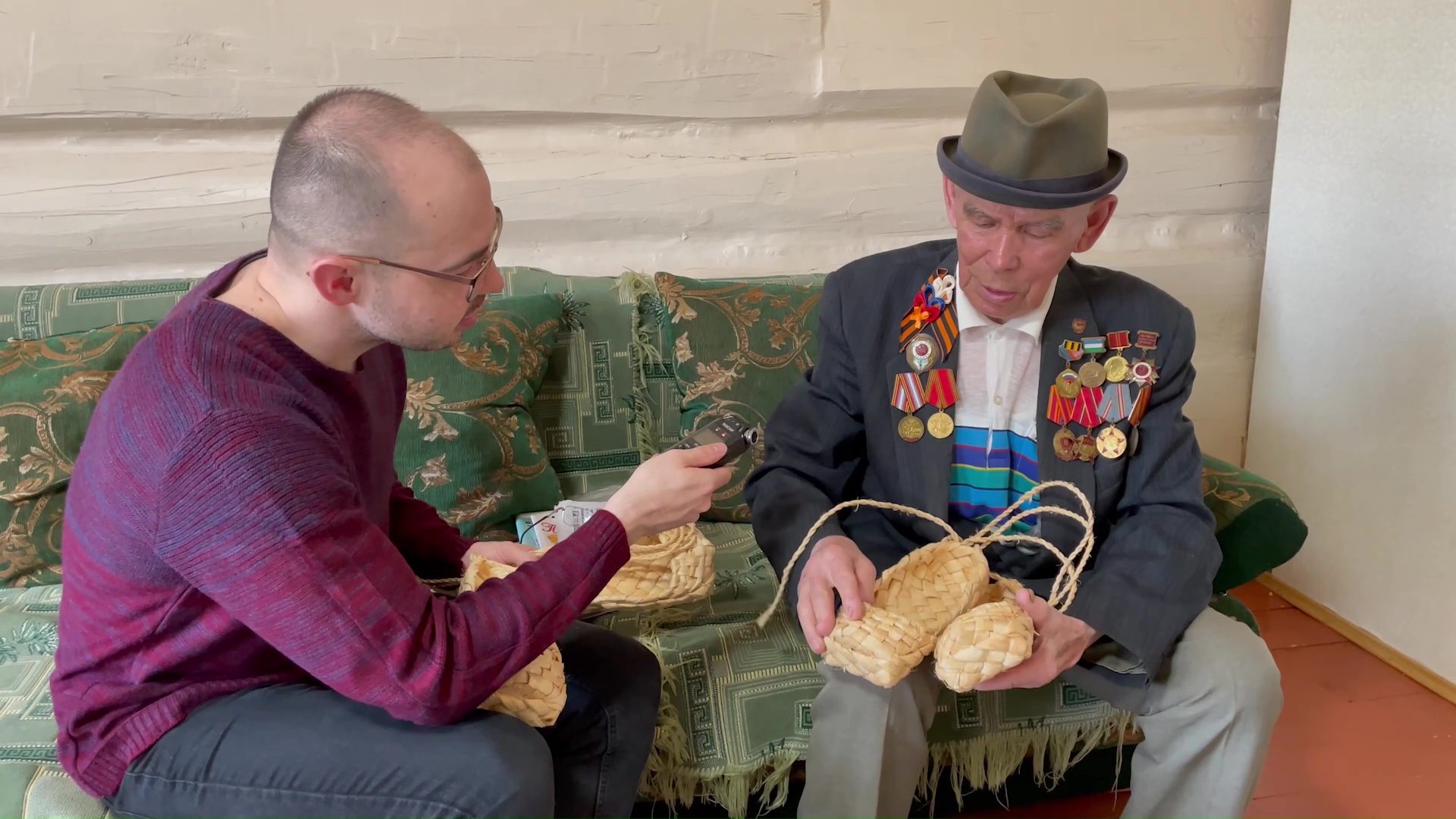 «Марий Эл ТВ»: Ветеран из Респ. Башкортостан Тимирбай Тимиршин в 89 лет плетет лапти