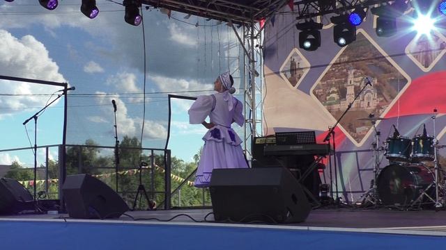 танец "Белый лебедь летал"