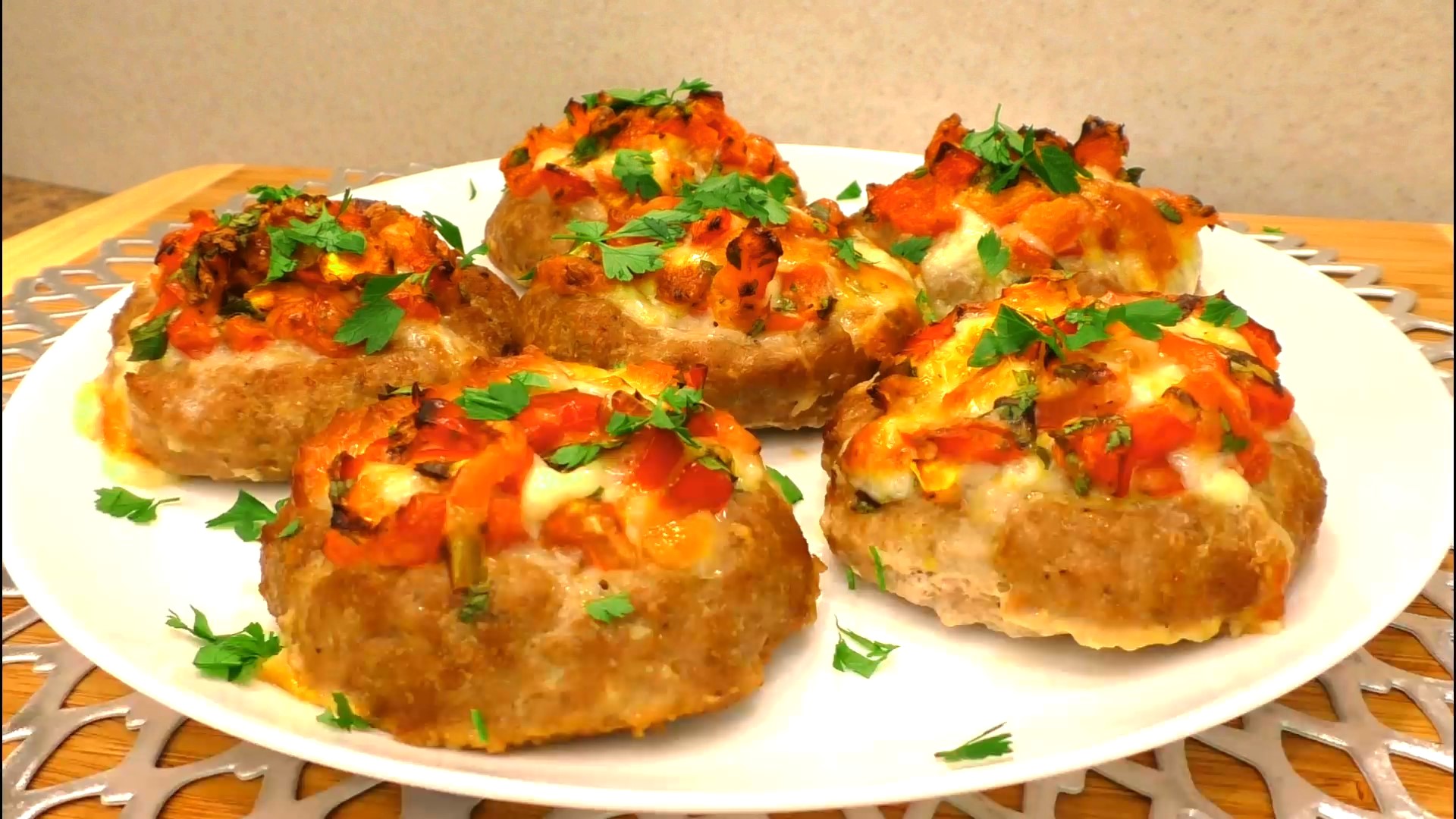 Котлеты под шубой или мясные гнёзда.