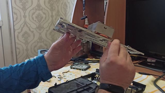 ЧИСТКА Playstation 4 спустя 7 лет без чистки. (CUH1000A) + РАЗБОРКА.