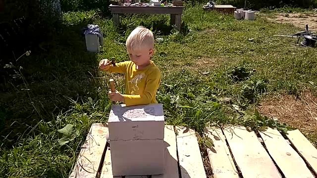 Юный скульптор