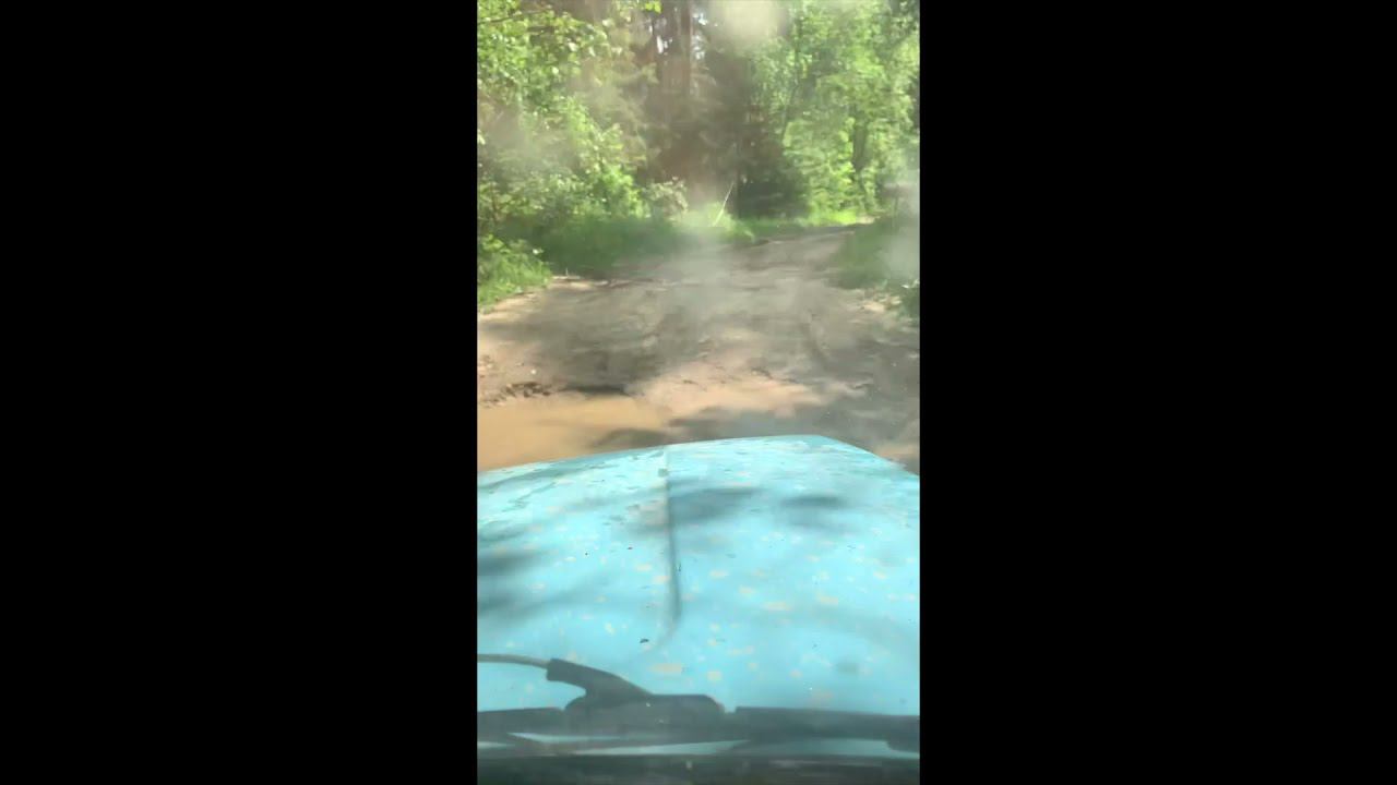 Едем на родник по лужам через лес