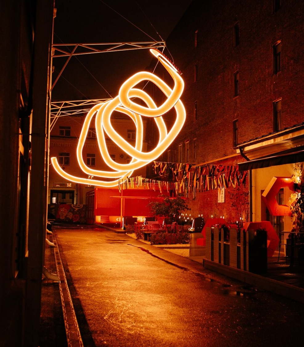 Фудхолл ''Фабрика' - интересные места