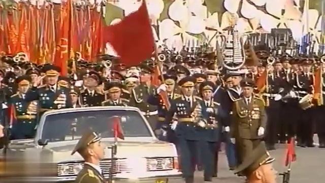 Исторический парад в честь 50-летия Победы в Великой Отечественной войне (1995).