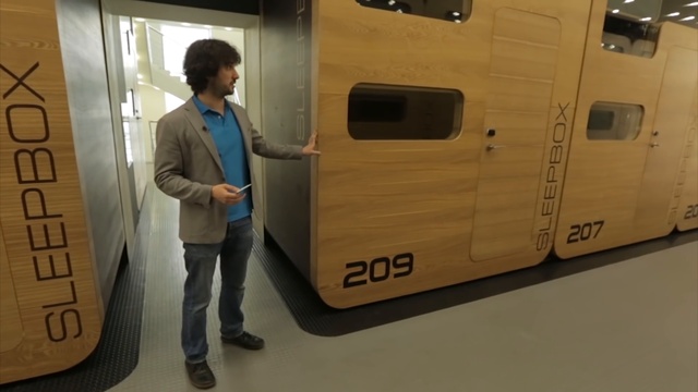 04. «Sleepbox Hotel» - капсула вместо гостиницы. 03.20 мин.