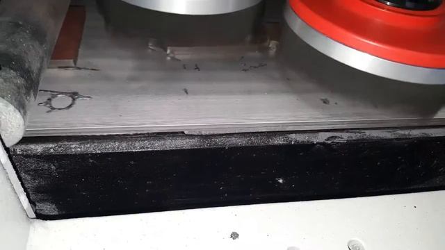 Зачистной станок RWT. Зачистка деталей после плазменной резки