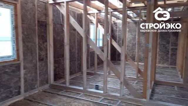 Стеновой каркас из доски естественной влажности. Прошло больше года после его возведения