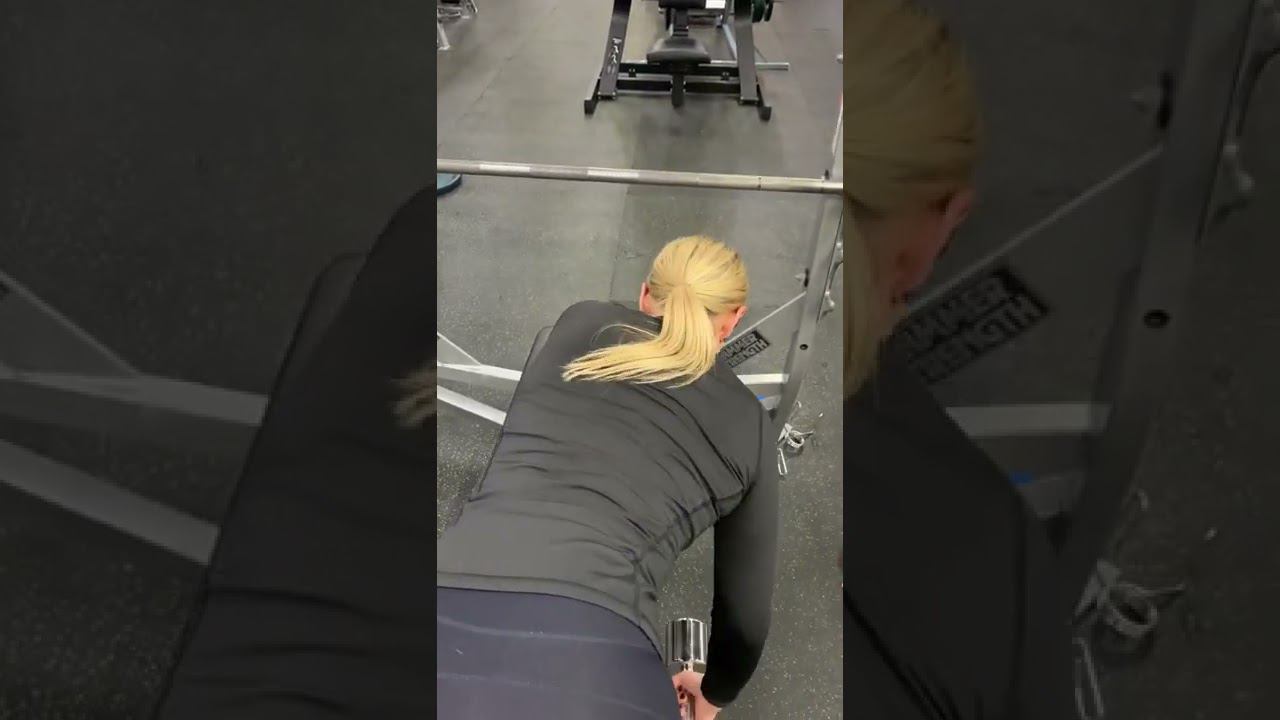 ТЯГА ГАНТЕЛИ В НАКЛОНЕ ПО ОДНОЙ РУКЕ