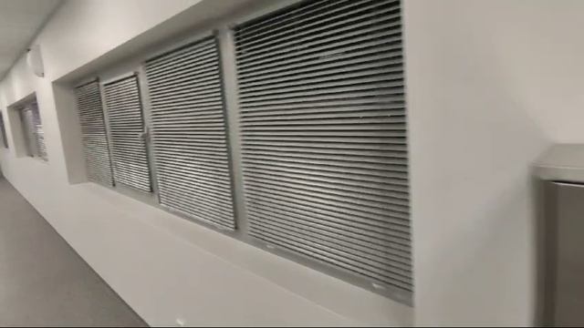 Горизонтальные жалюзи Холис 25 мм., алюминий, серый. Газпром Арена. СВИЛ.