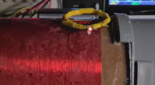 "... Со-вет-ский цирк у-меет-делать чудеса!!!"