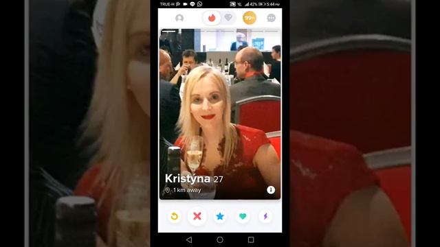 Я пробую найти девушек в Tinder на Пхукете в Patong.mp4