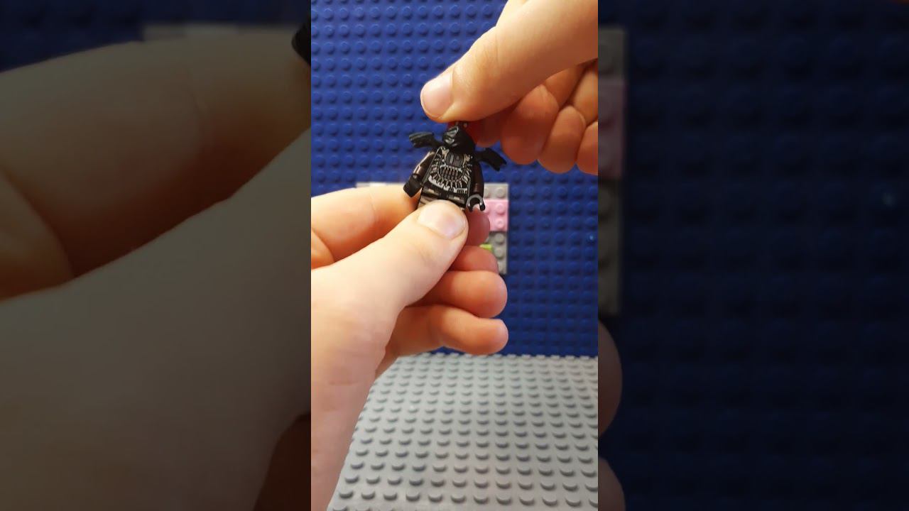 Тёмный ЛЕГО рыцарь.