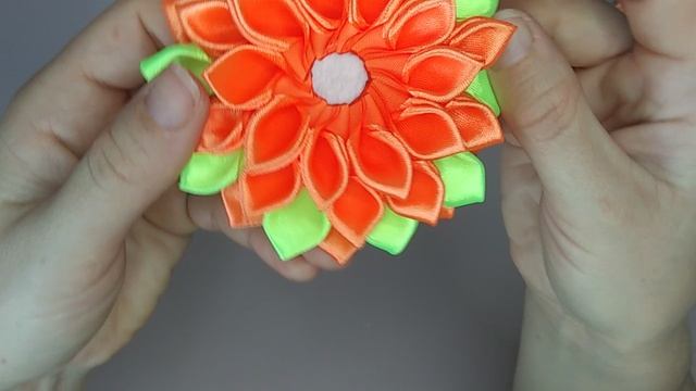 Ободок из атласной ленты.