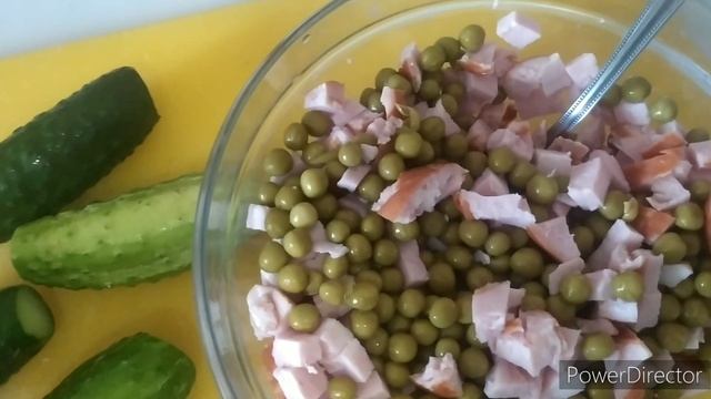 Салат за 3 минуты колбаса огурец горошек