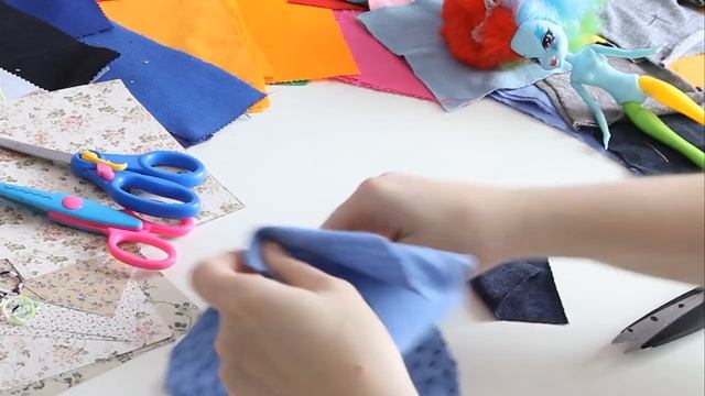 Как сшить пышное платье для куклы без нитки и иголки _ Видео урок шьем одежду для кукол.mp4