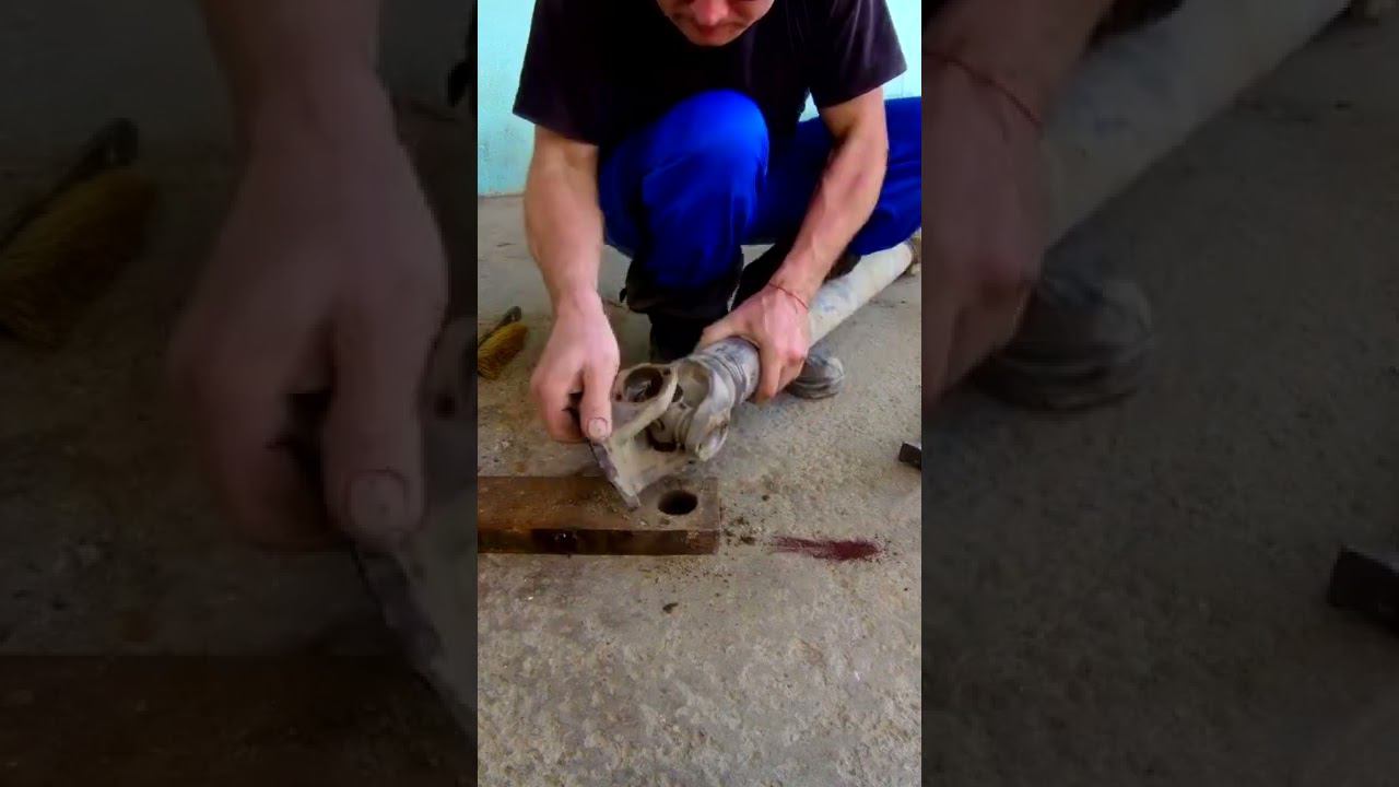 ‼️Замена крестовины кардана ЗИЛ, КамАЗ, Урал! Как выбить крестовину! ПОЛНОЕ видео ЗДЕСЬ ⬇️