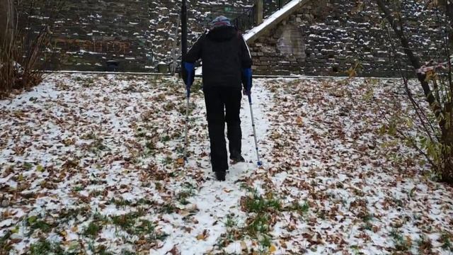 Костыли под локоть, с опорой, канадки, как их правильно выбрать и как на них ходить