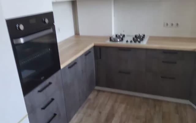 Встроенная кухня из лдсп Egger с верхом без ручек