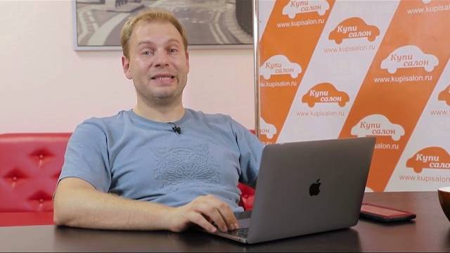 Chevrolet Camaro - перетянули салон в коричневую экокожу с черными вставками