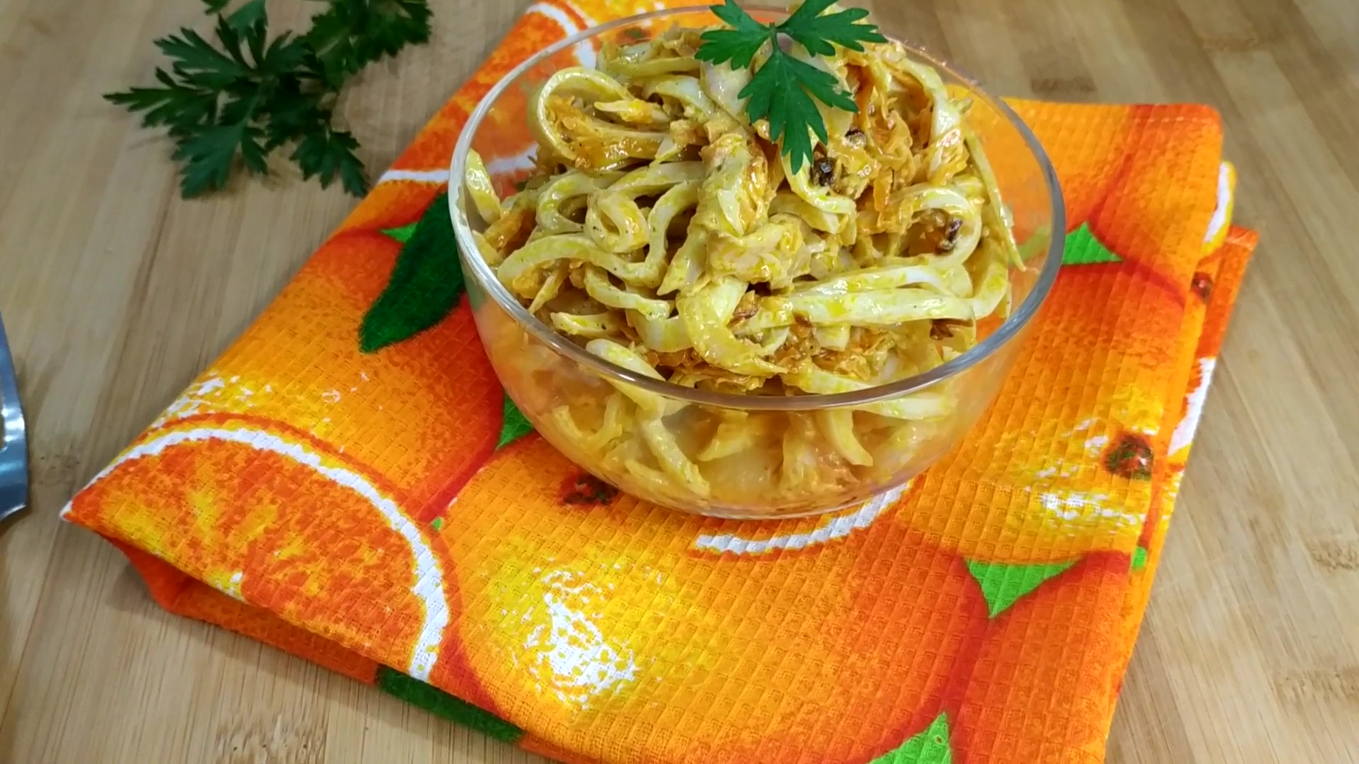 Простейший рецепт салата с кальмарами для вашего новогоднего стола 2024