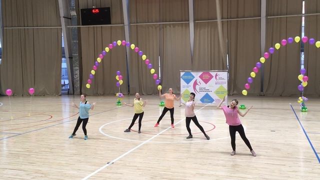 Конкурс "Танцующий город", номер "Девчата"