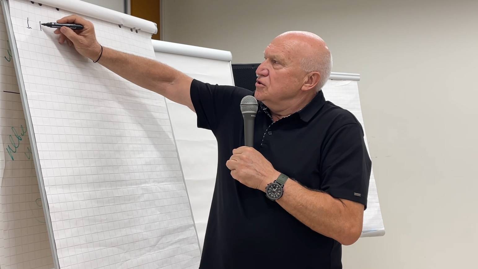 ФОРМИРУЕМ ПРОСТРАНСТВО. Николай Бритвин на второй сессии проекта.