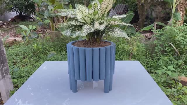 Красивый цветочный горшок из цемента