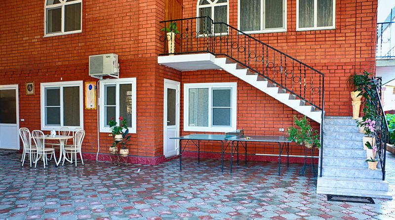 Семейный отдых в Вардане в частном секторе. Жилье в Вардане снять недорого. «Марианна» гостевой дом