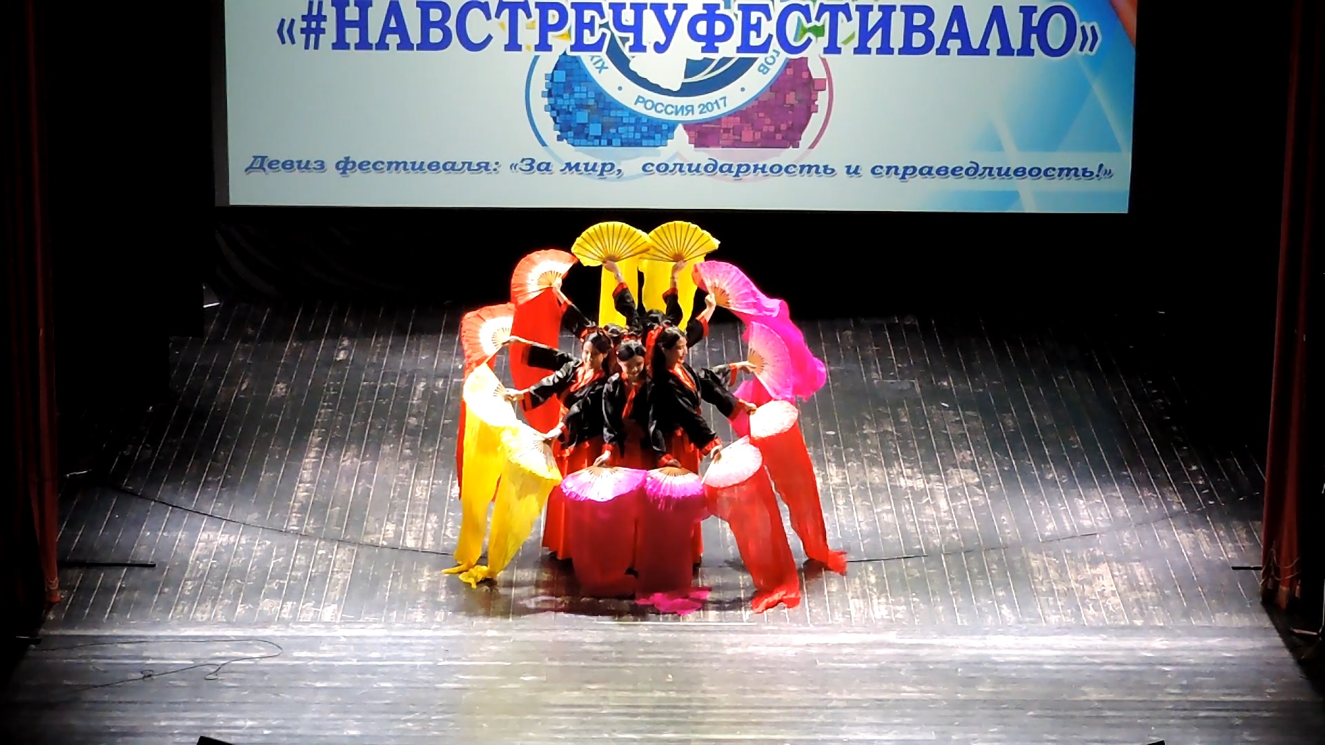 Ансамбль танца студентов из Малайзии - «Цветные сны» (2017)