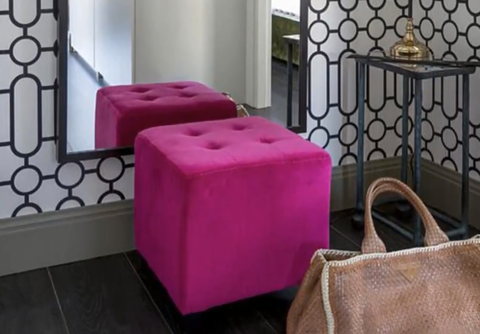 Квадратный пуф в интерьере