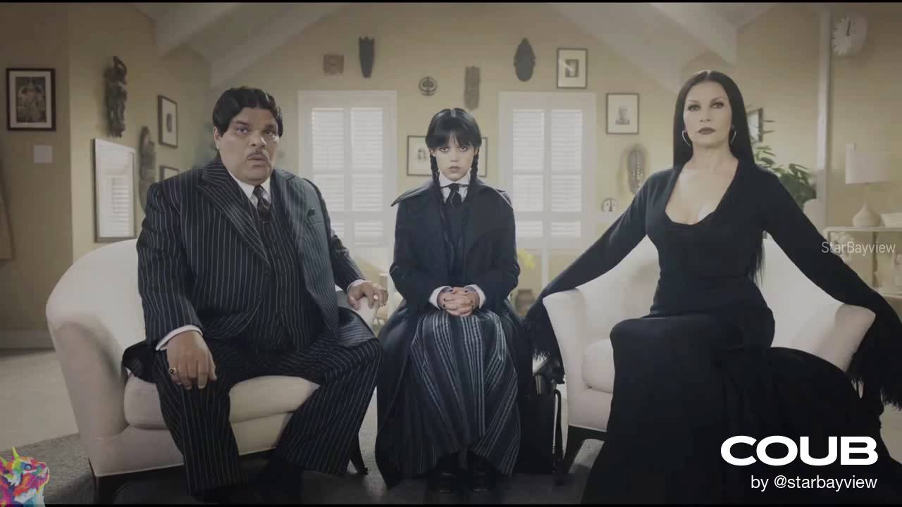 Уэнздей Аддамс танцует