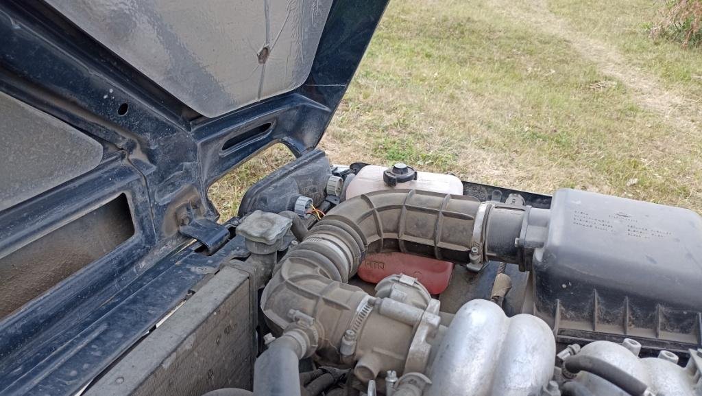 Доливка жидкости в систему охлаждения автомобиля