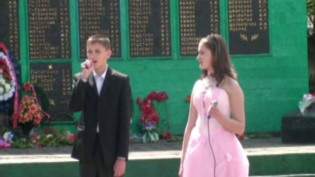 2009.05.09 Концерт На митинге в пос Александровка 6 Песня Как молоды мы были