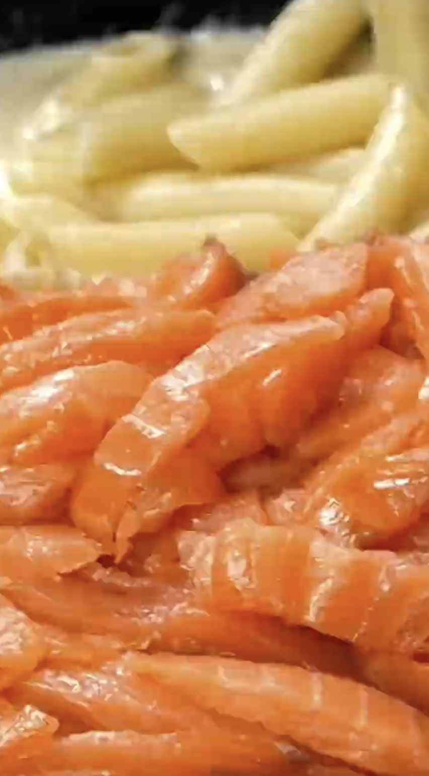 Готовим пасту с копченым лососем😍