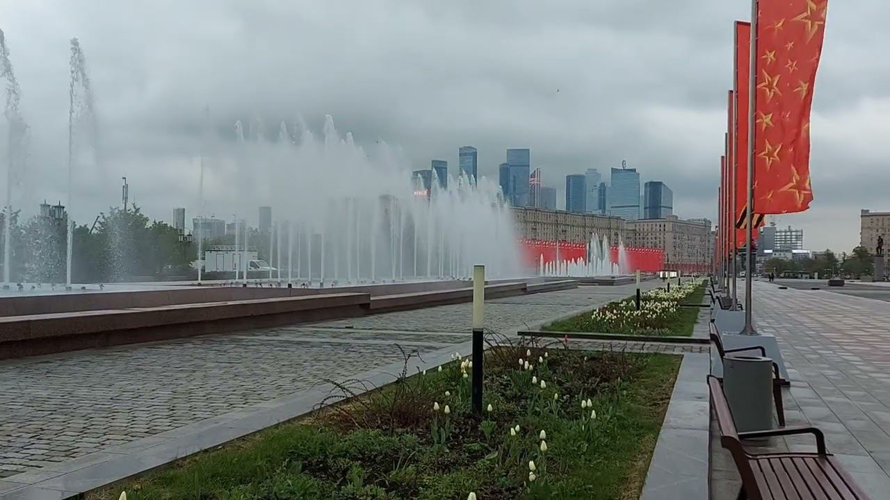 Запуск фонтанов в Парке Победы (Москва)