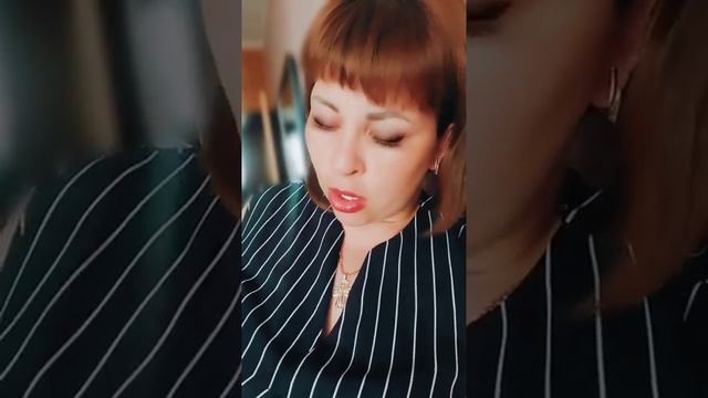 Анекдот про набухшие десна под юбкой