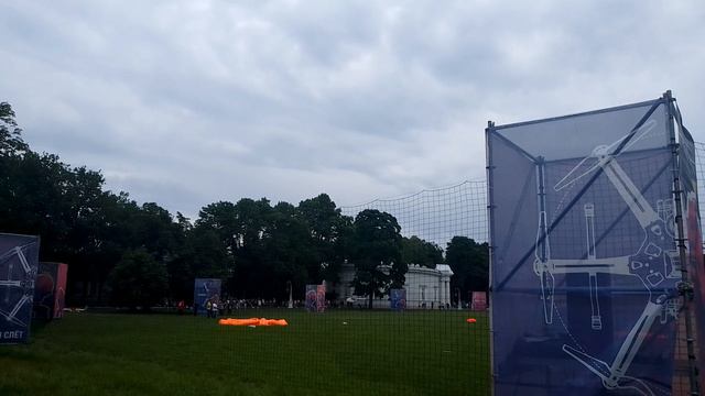 Посадка модели вертолёта МИ-8