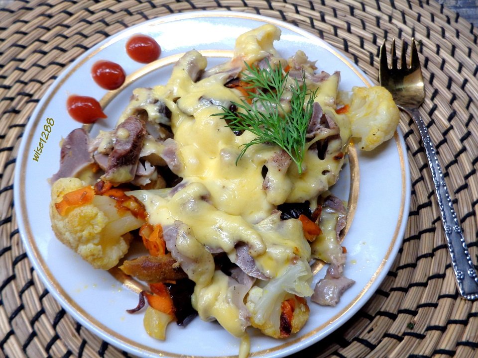 Куриные желудки запечённые с баклажанами. Обед или ужин будет сытным и питательным.