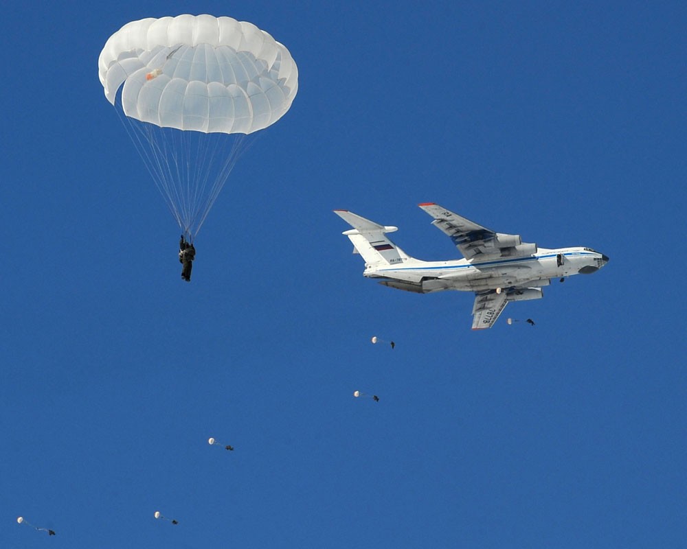 "Белый купол". Песня Сергея Воронина. Исп. А. Ермаков, С. Пантелеев (гр. "Бачи")