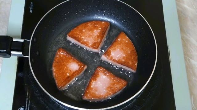 яйца жареные с колбасой.mp4