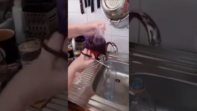 Смешное видео!? Как перелить варенье в бутылку! ЛайфХак года!? Видео из Тик Ток! Смех до слез?