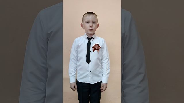 Малиновский Сергей читает стихотворение Неизвестный солдат, автор Юрий Коринец.mp4