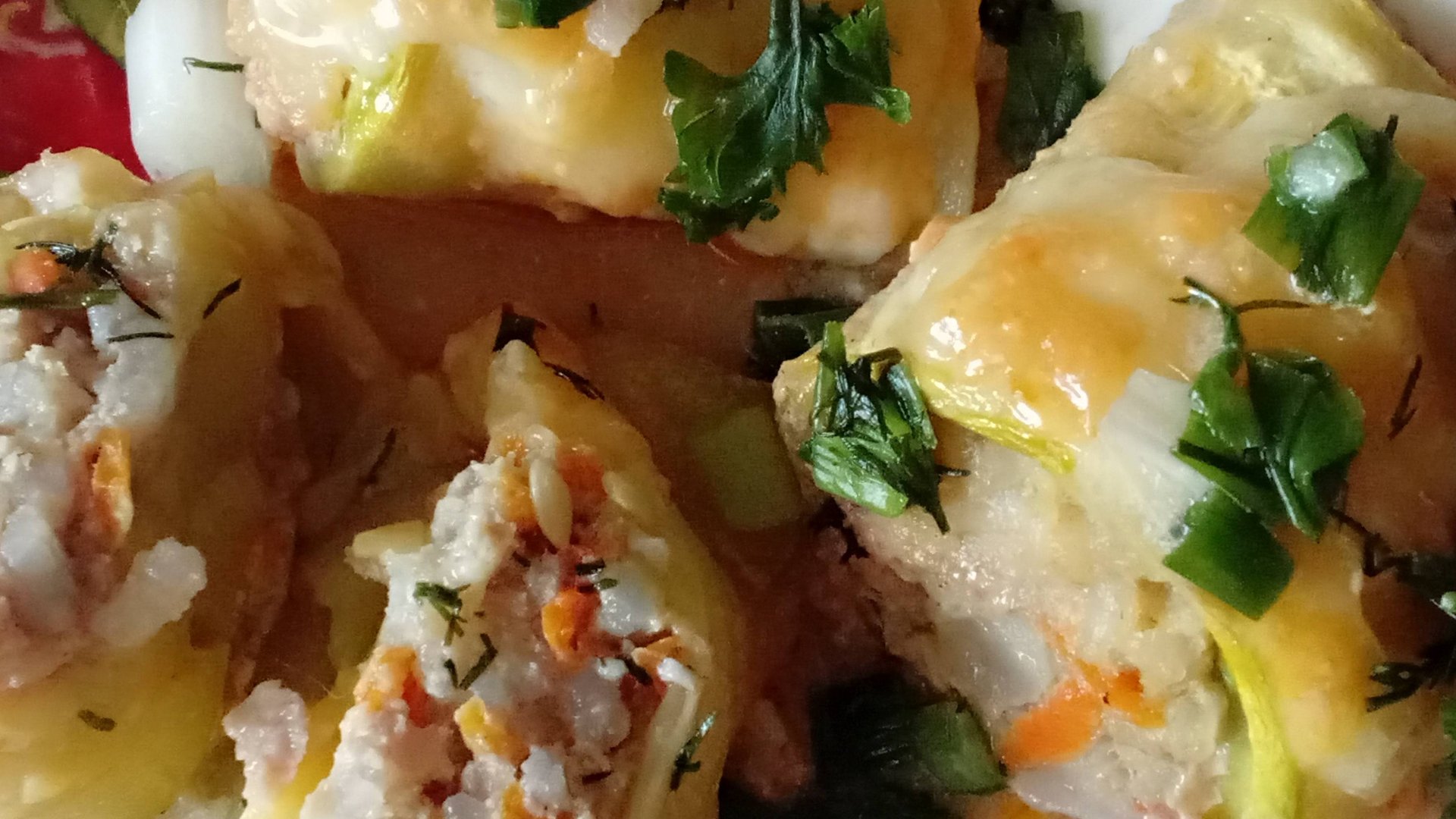 КАБАЧКОВЫЕ РУЛЕТИКИ С ФАРШЕМ И РИСОМ, ТУШЕНЫЕ В ДУХОВКЕ